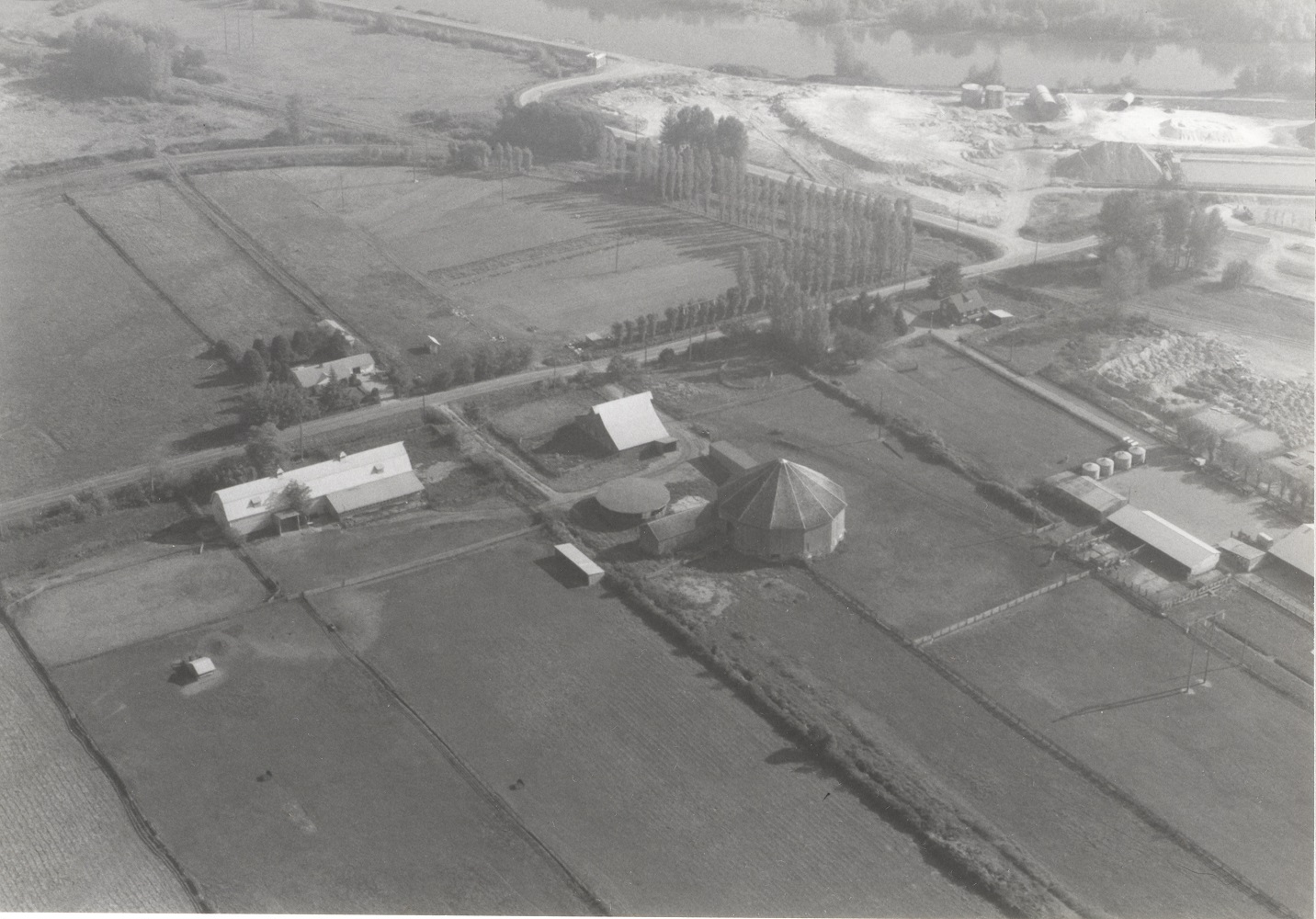 Farming in the Round – The Ewen Cattle Barn | Outside the Box – The ...